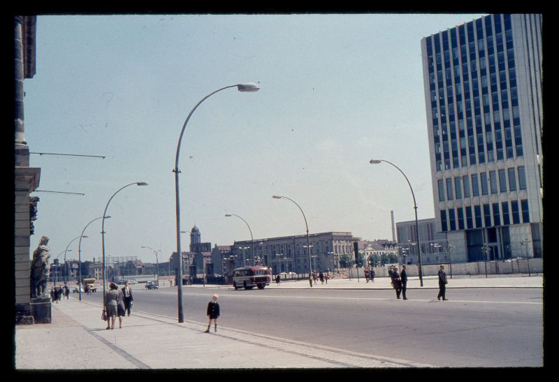 57 Beautiful Color Photos That Capture Everyday Life of Germany in the ...