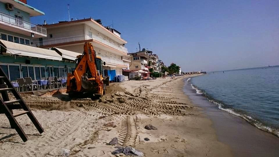 ΛΕΥΤΕΡΙΑ: ΚΑΘΑΡΙΣΜΟΣ ΚΑΙ ΔΙΑΜΟΡΦΩΣΗ ΑΚΤΗΣ ΣΤΗΝ ΠΑΡΑΛΙΑ ΚΑΤΕΡΙΝΗΣ