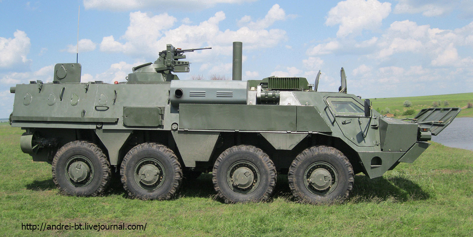 DEFENSE STUDIES: Ukraine Continue Develops BTR-4M with Machine Gun