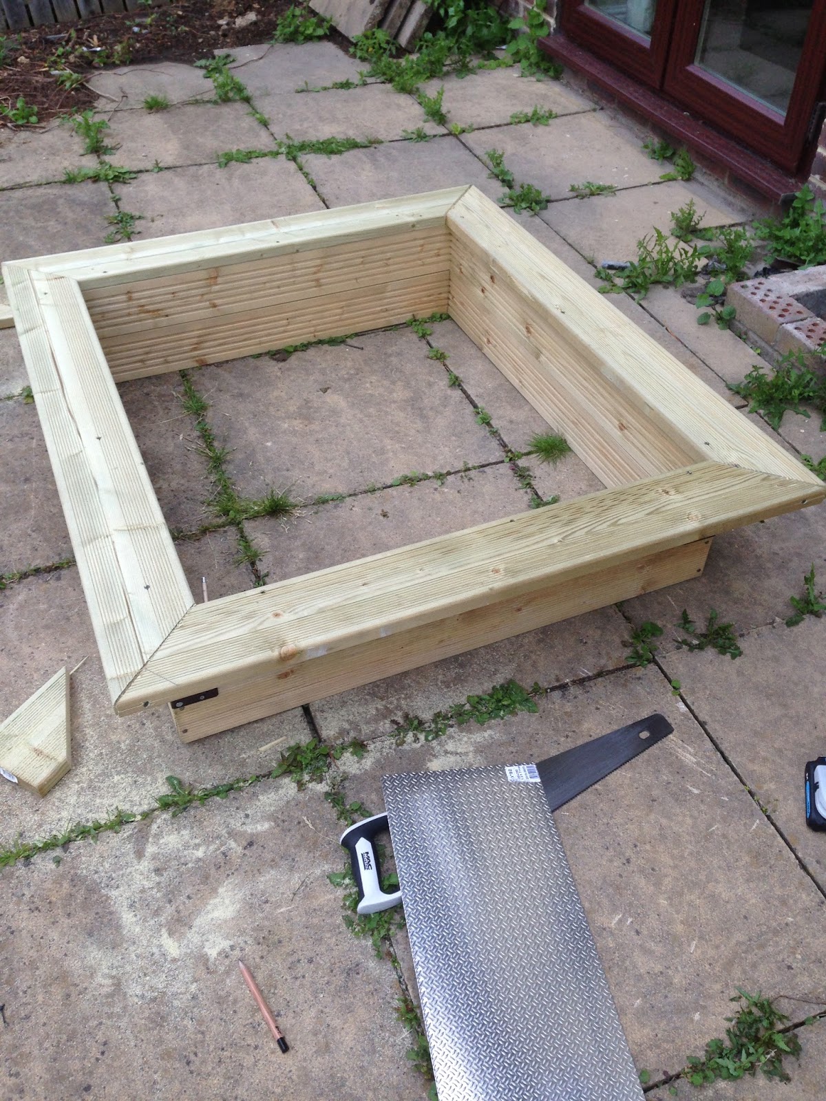 How to Build a Children's Sandpit | B&Q DIY Challenge ... The Yorkshire ...