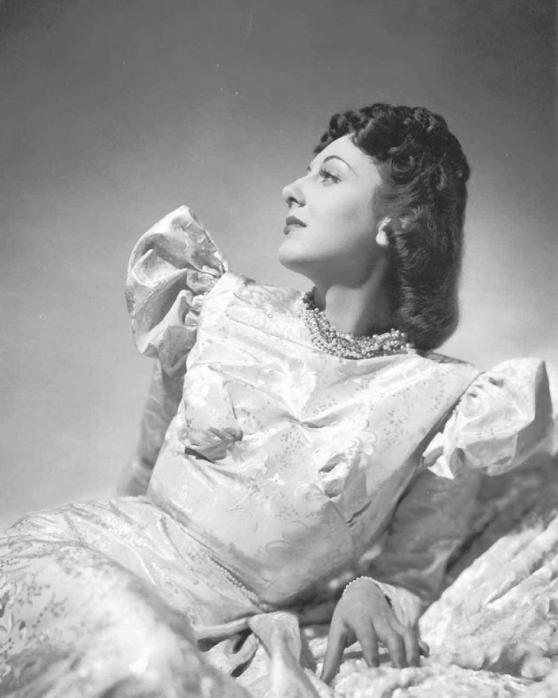 Beautiful Black and White Portrait Pictures of Ann Dvorak ~ Vintage ...