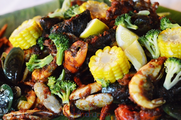 Pasangan Pengantin Ini Jadikan Seafood Lambak Atas Meja Menu Makan ...