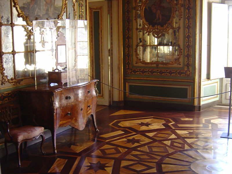 Eye For Design: French Marquetry......Beautiful To Decorate With