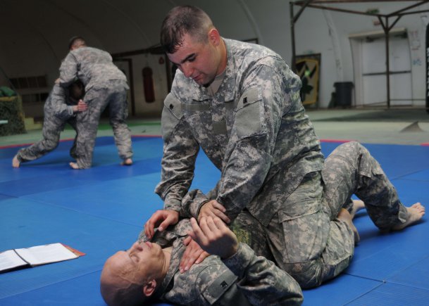 Cazwik Isshinkai: Sensei Advincula teaches the Army Military Close ...
