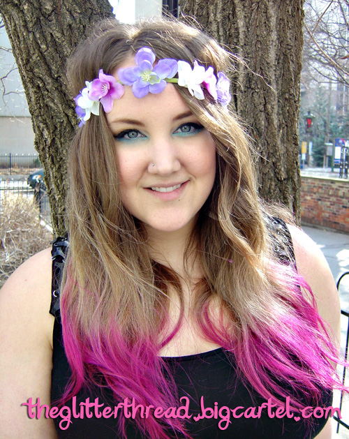 Magic Alexander 1976: "Plump Princess" Courtney mit Blumen im Haar