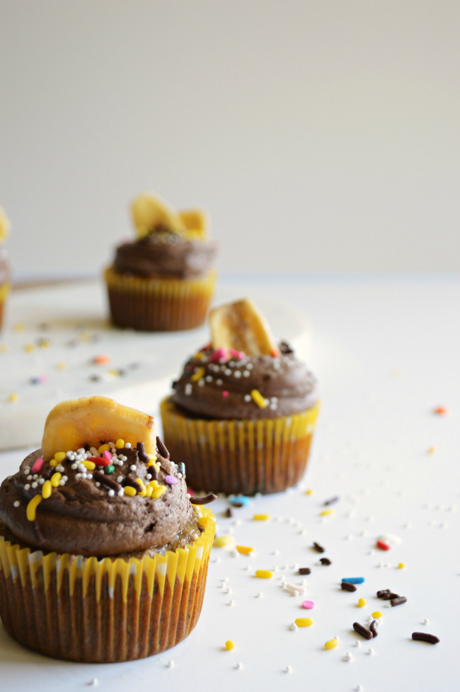 what's up buttercup: Banana Bread Cupcakes with Fluffy Nutella Buttercream