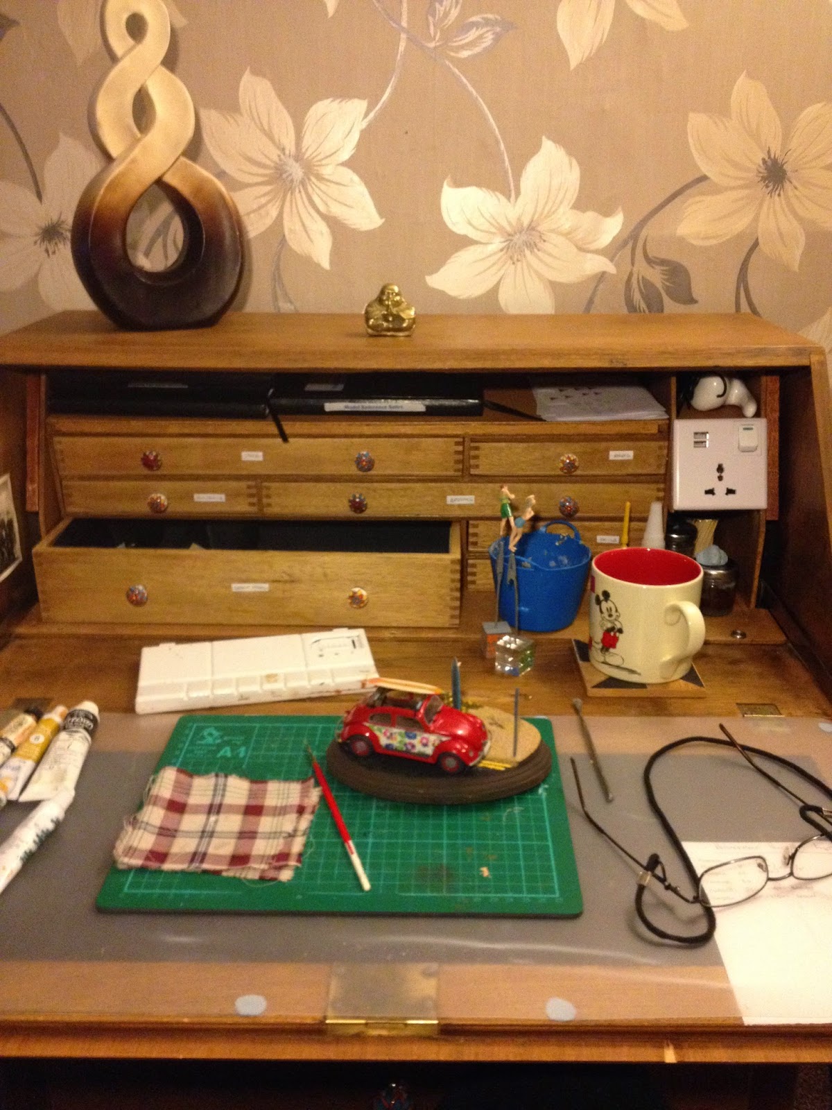 Scale Model Workbench: Restoring an old writing bureau for a new workbench