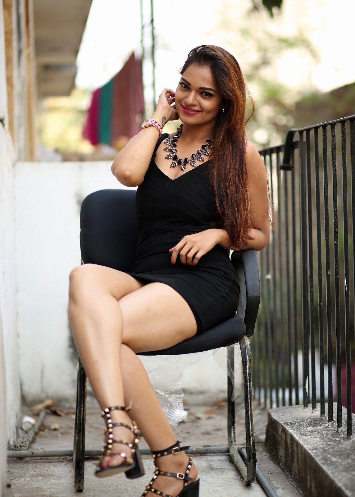 Milky Hot Thighs & Legs of Indian Celebs : Actress Ashwini Flaunting Her Hot Meaty Thighs And Legs