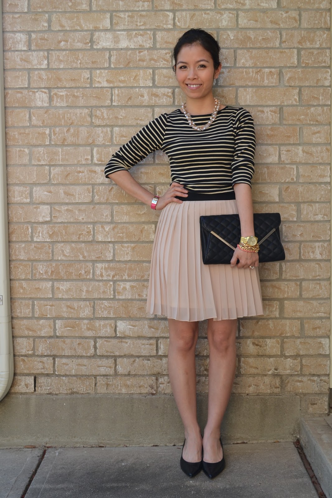 Style and Cappuccino : Simply Elegant : Striped shirt & pleated skirt