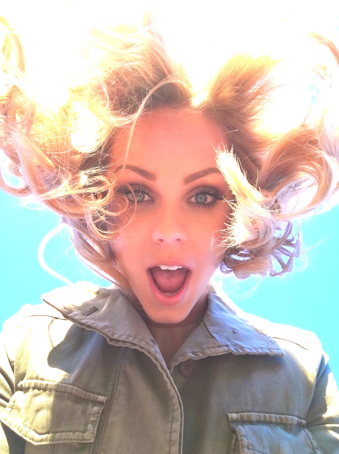 Laura Vandervoort: Laura Vandevoort's Photo Shoot in the Desert