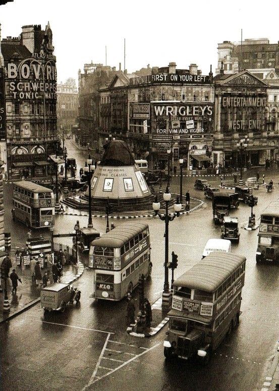90 Miles From Tyranny : Piccadilly Circus, London (1939)