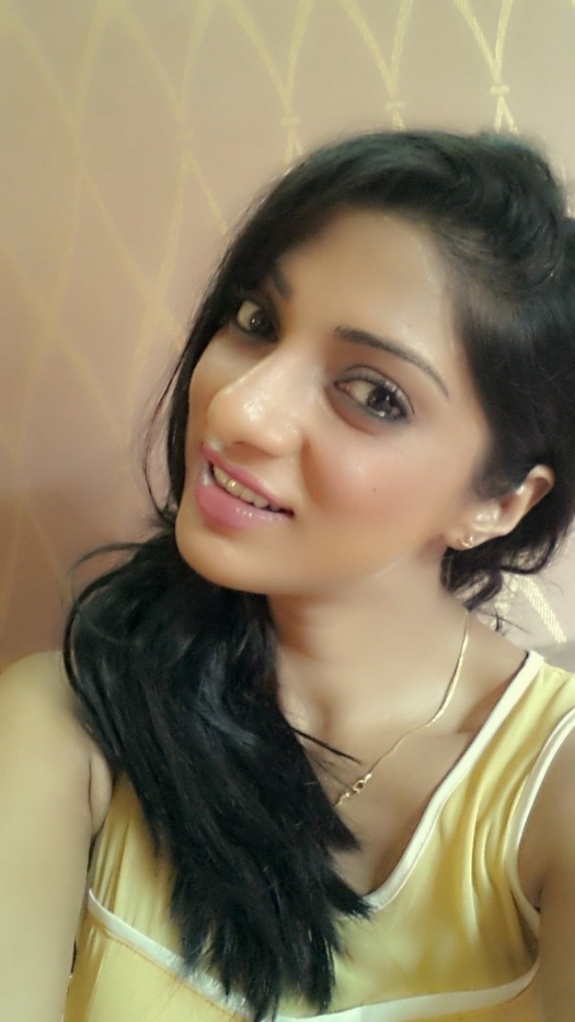 Divyani singh's Hot Photoshoot Masala Pictures,Divyani Singh oozes with ...