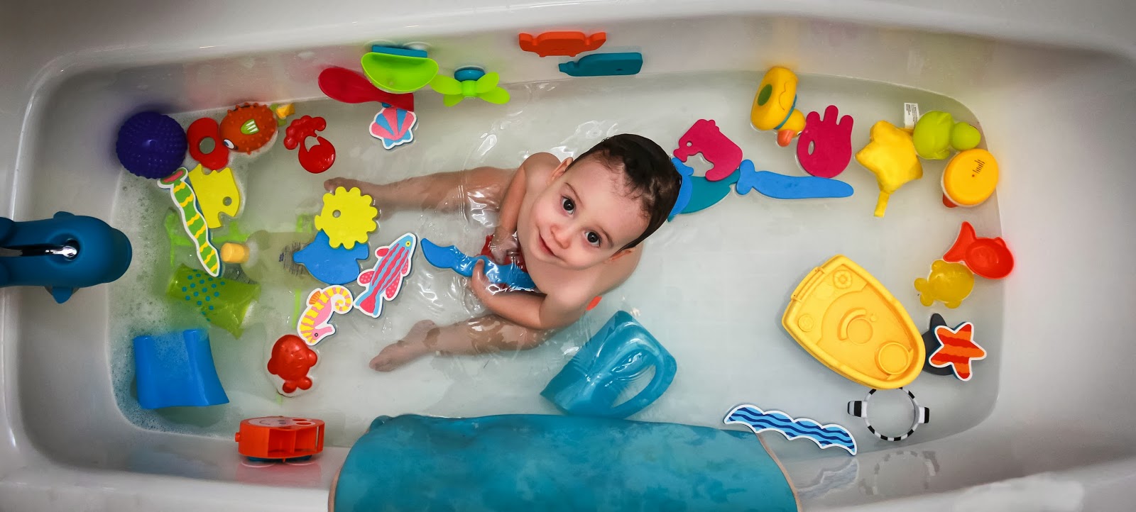 The Holmes Family Blog: BATH TIME