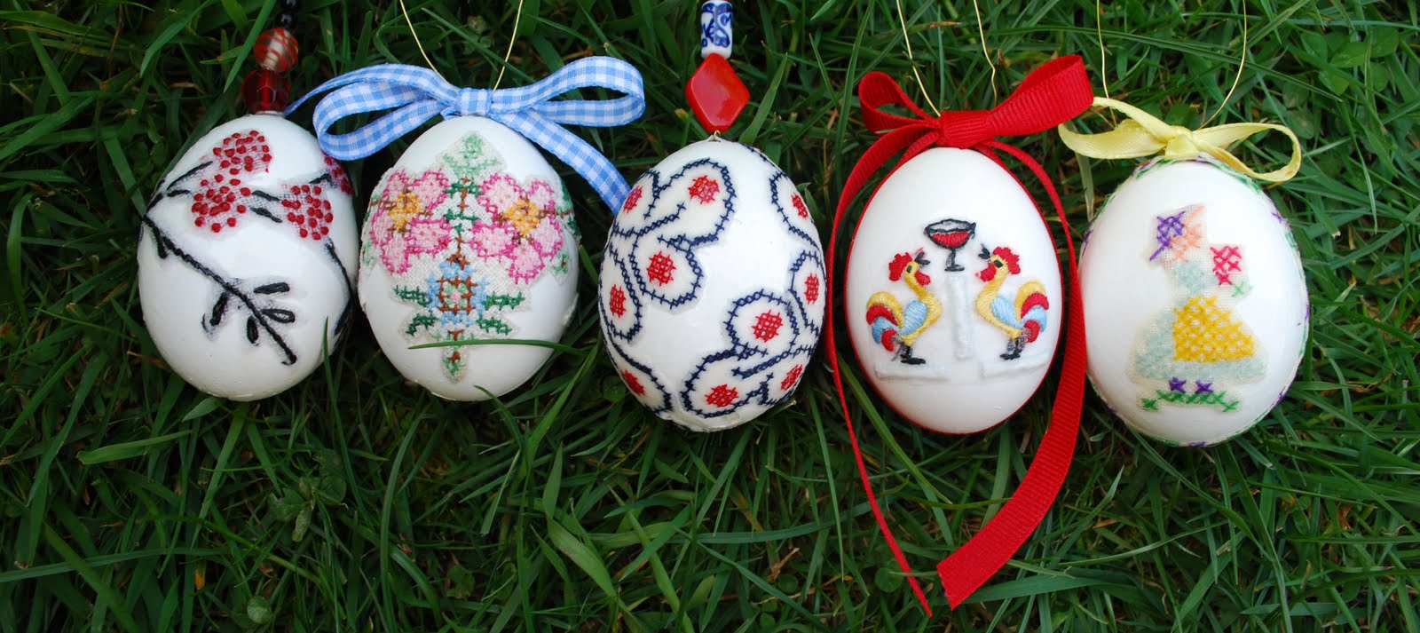 a patchwork world: Tutorial Tuesday: Embroidered Easter Eggs (the easy way)
