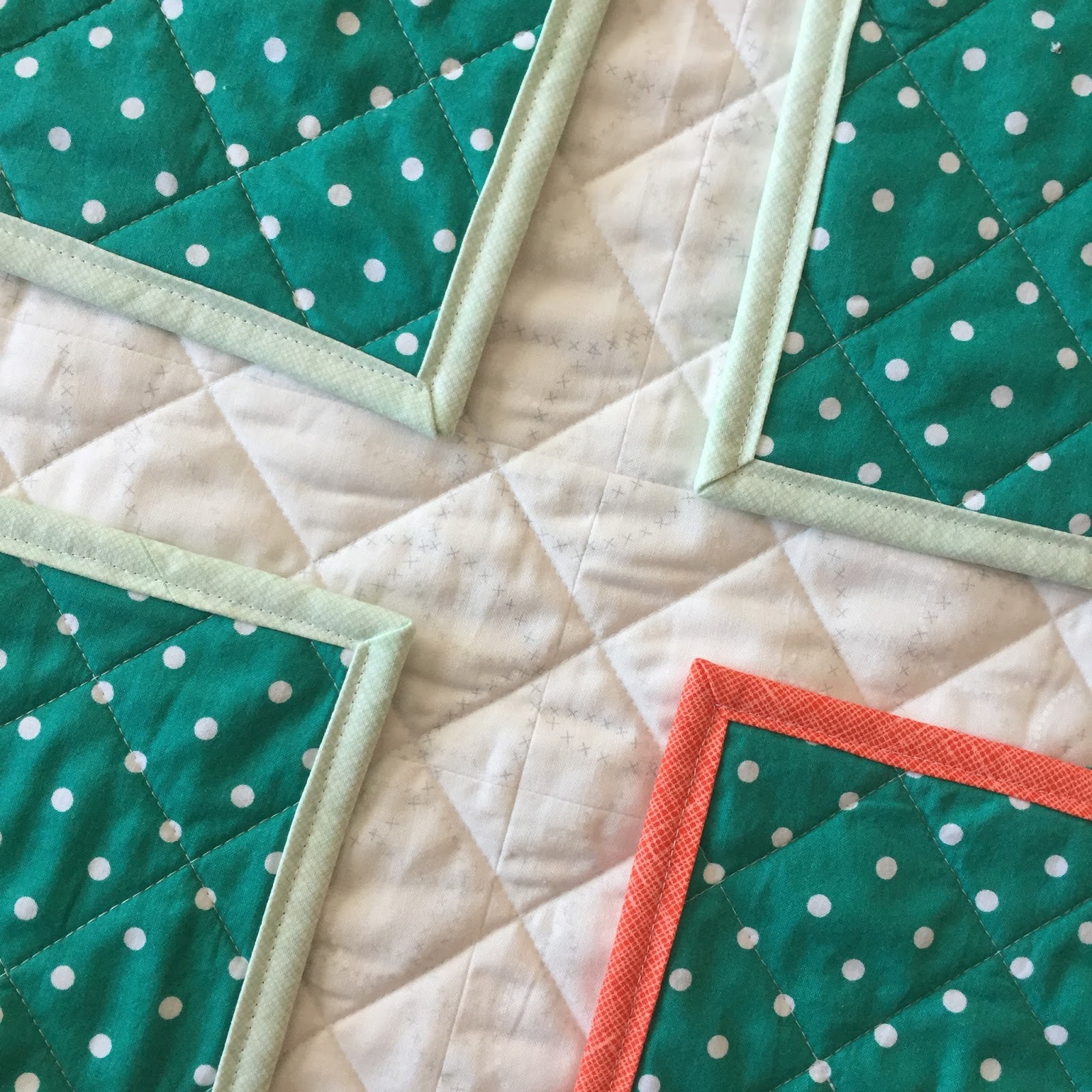 A Blue Sky Kind of Life: Apple Core quilt: A finish!