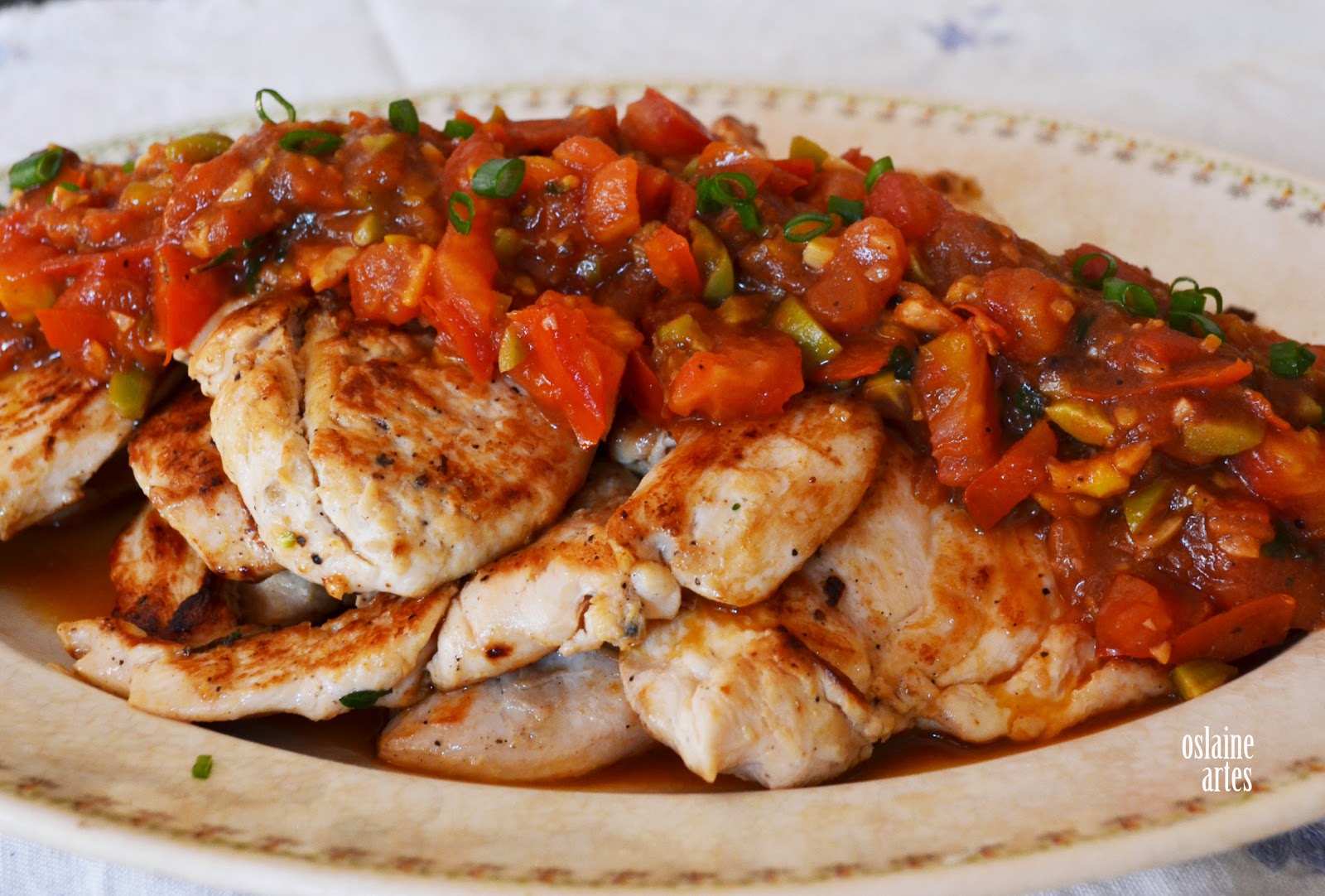 Filés de Frango com Molho de Tomate e Azeitonas - Caramelo e Sal