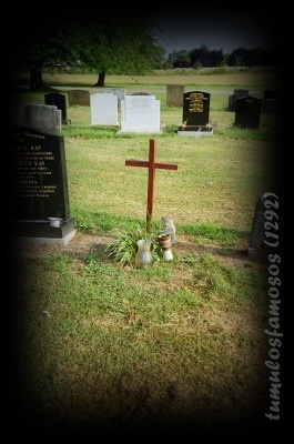 TUMULOS FAMOSOS: JULIA LENNON - Arte Tumular - 1292 - Allerton Cemetery ...