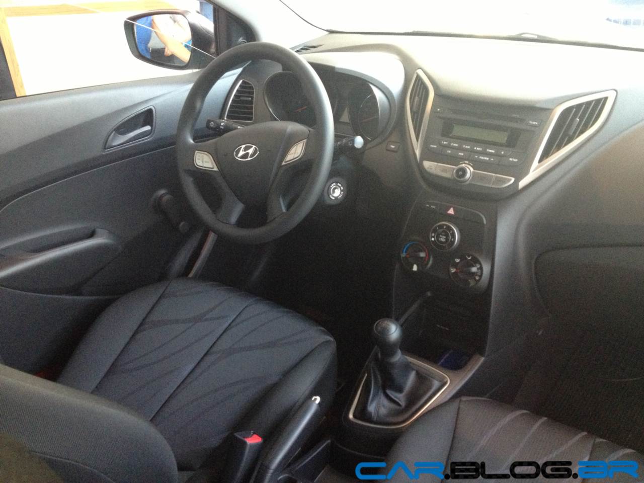 Hyundai HB-20 Comfort: fotos do carro em concessionária