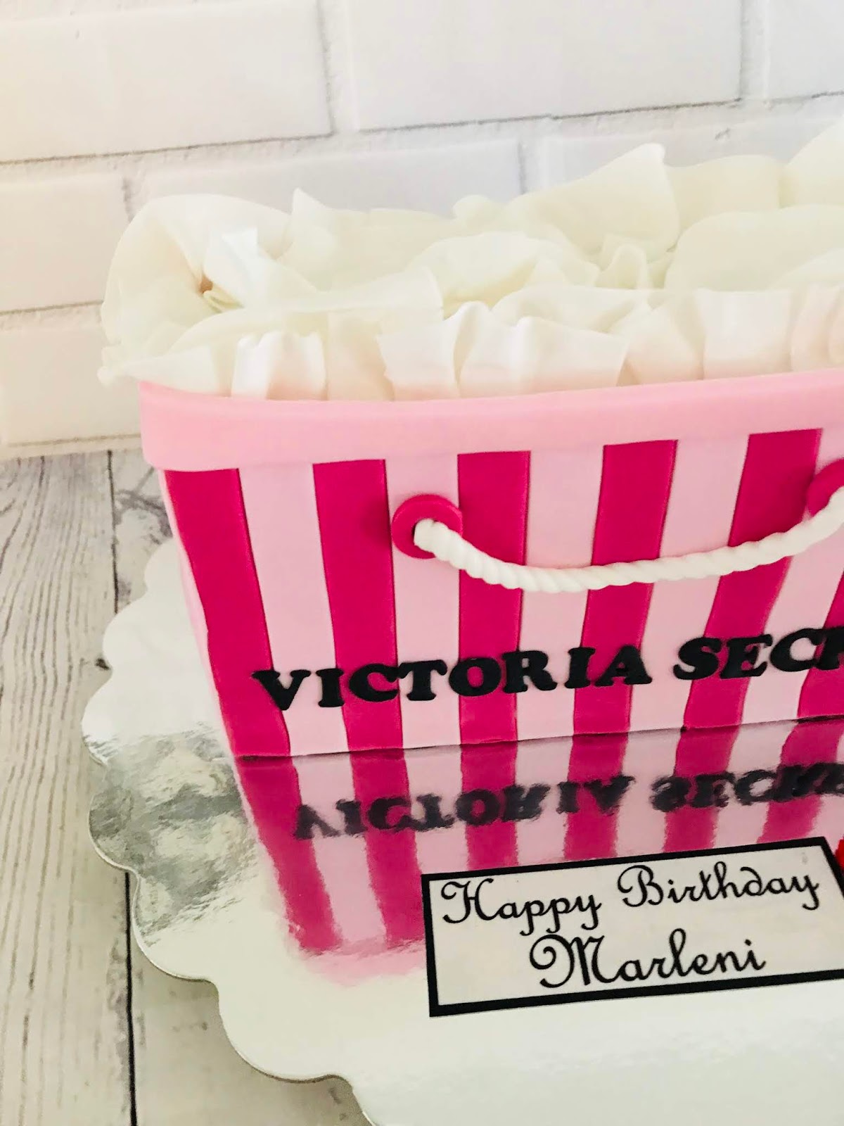 Sweets by Flor: Victoria Secret cake