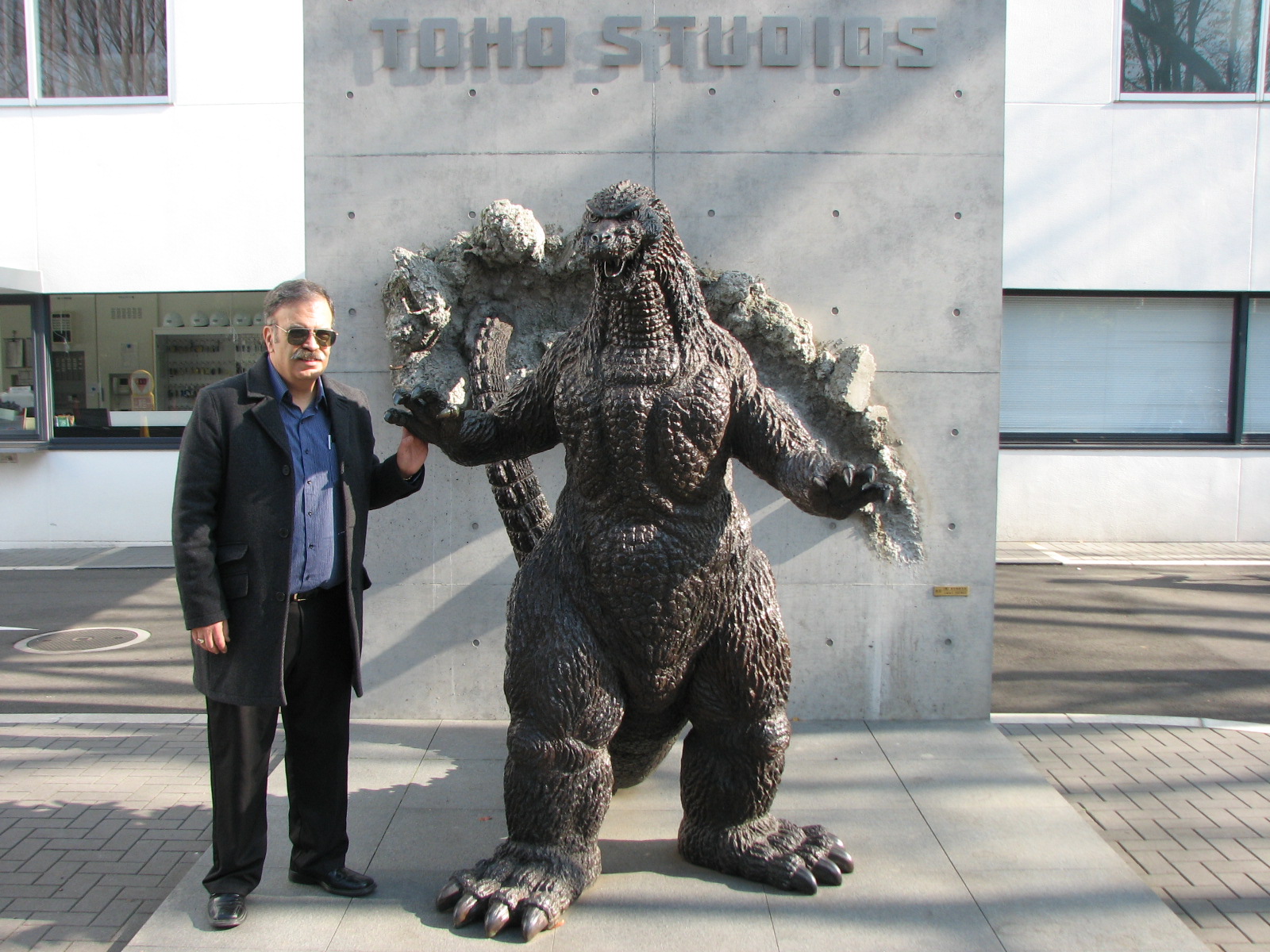 Atomic Robot News: Bandai's Human Size Godzilla Figure
