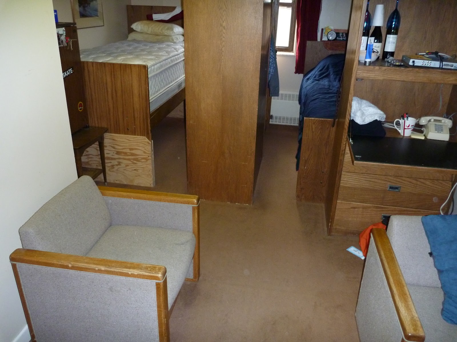 Mike on the Ice: Cool McMurdo Dorm Rooms