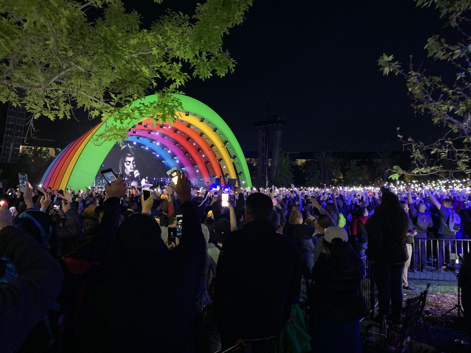 FOTOS/VIDEOS: ENIGMA - Live at the Apple Park in Cupertino, California ...