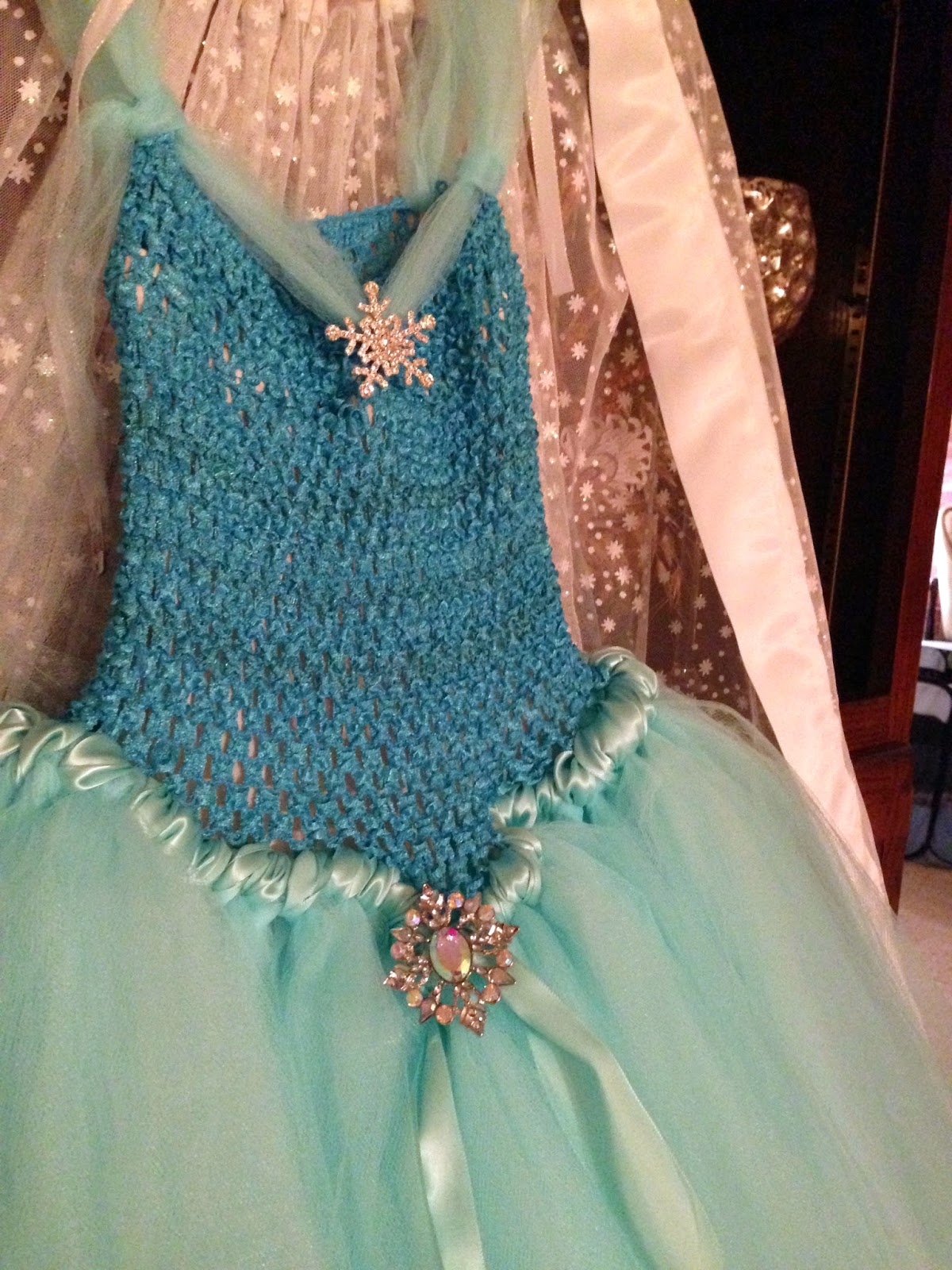 Frozen Party How-To: DIY Elsa Inspired Tutu Dress, Lace Tiara & Sparkly ...