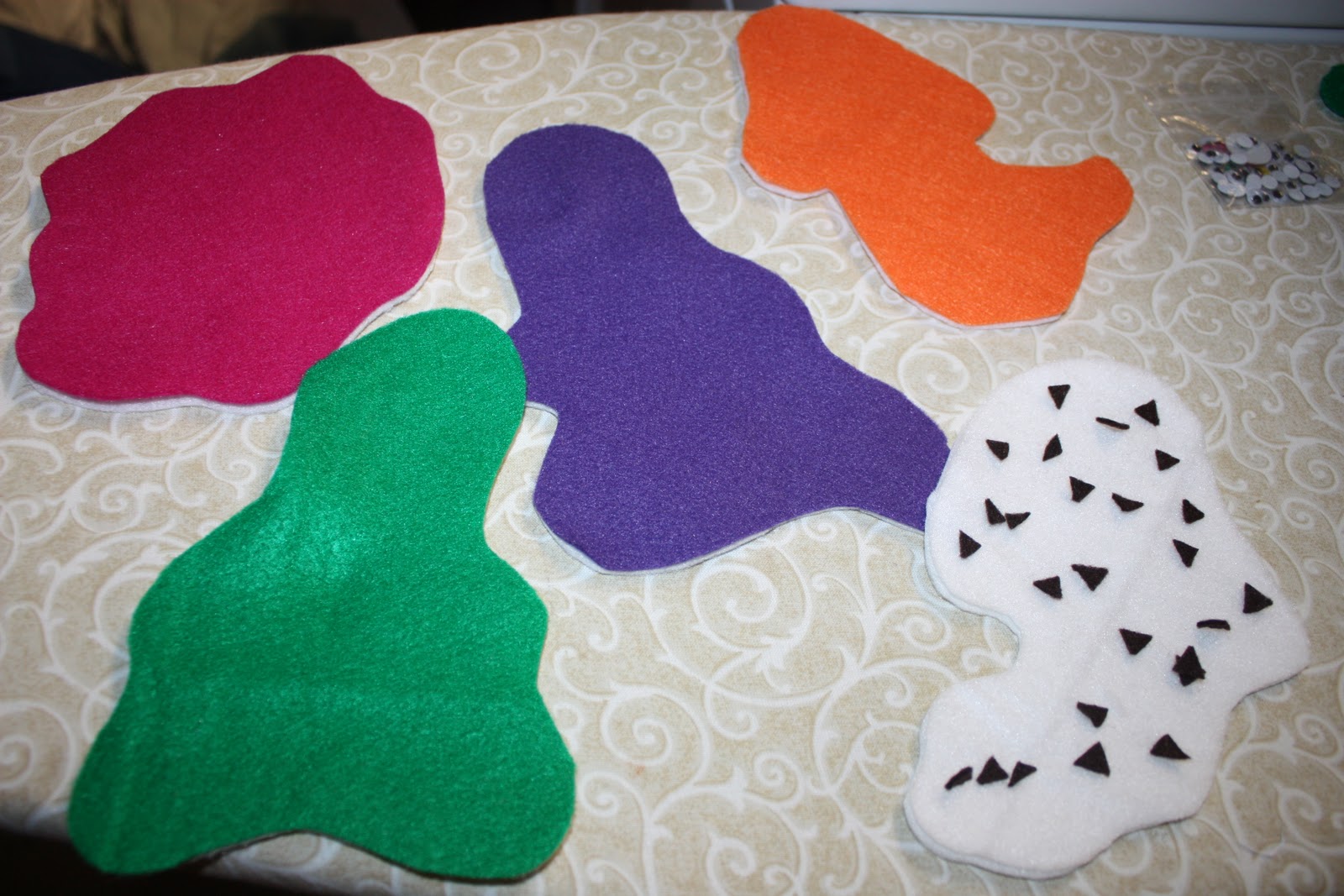 Living a Little: Five Little Ghosts Feltboard Story