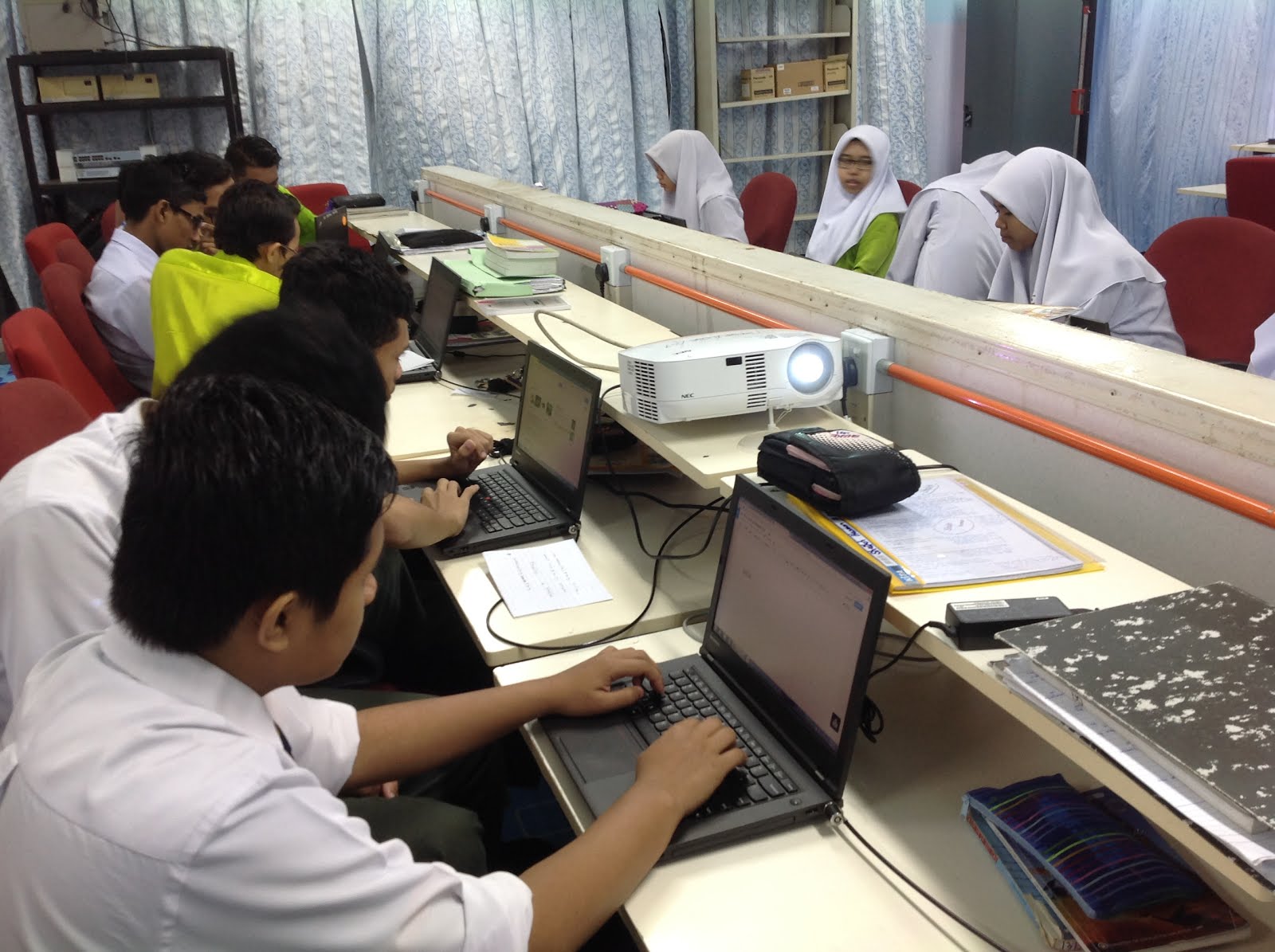 JABATAN BAHASA SMSTSP: Using Frog Vle in English Lessons