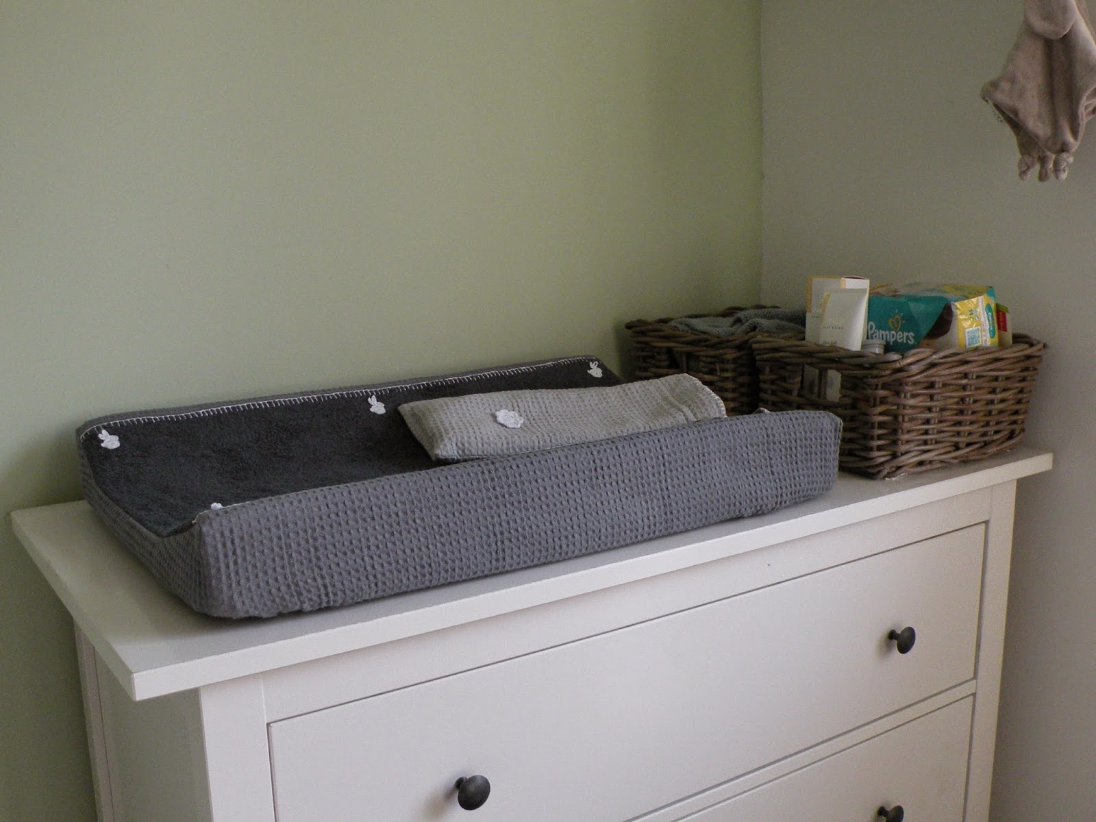 Just Skirts and Dresses: diy: fitted changing pad cover 'Koeka ...