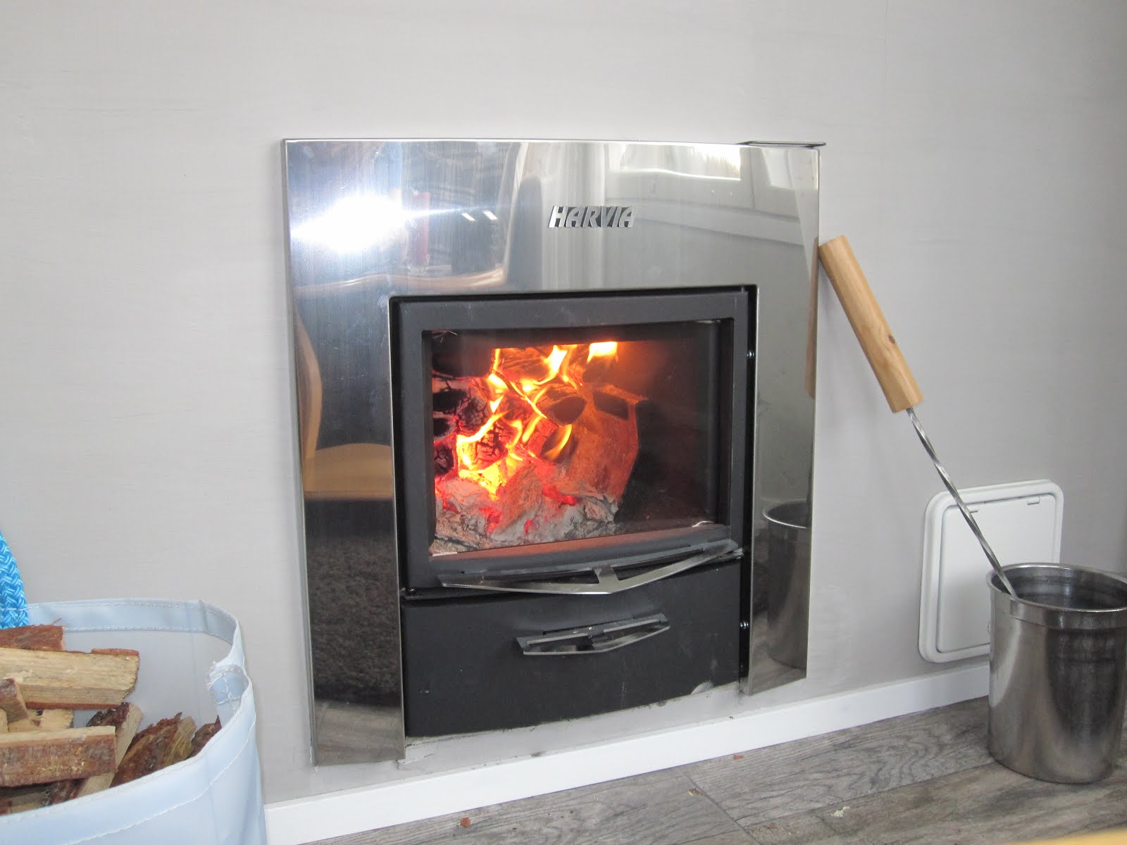 Kädenjälkiä kotona: Läpi seinän lämmitettävä kiuas