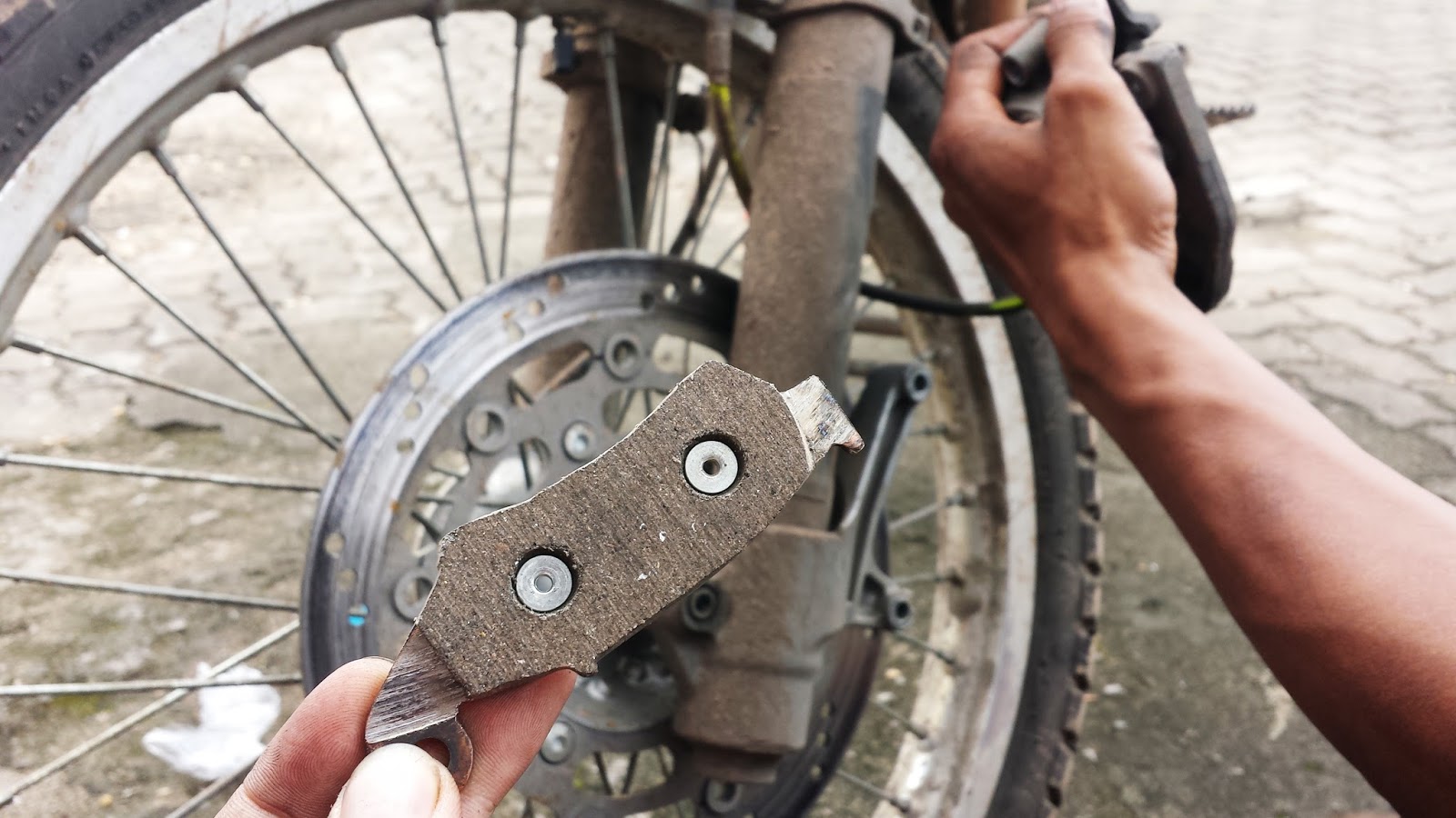 MOTO ADVENTURE - ROUND THE WORLD BY MOTORCYCLE: SUZUKI DR650 ...