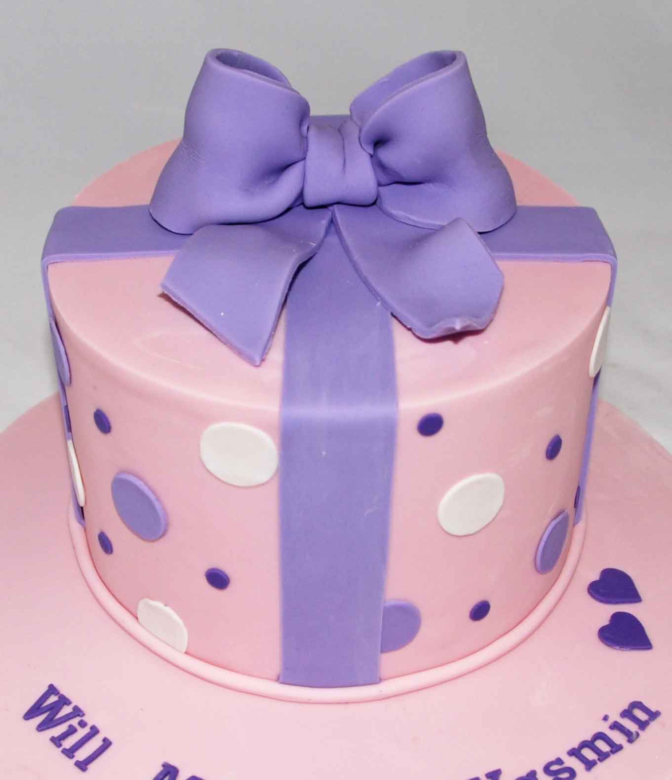 Little Robin: Pink and Purple Bow Cake