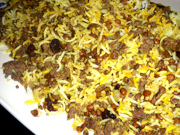 Adas Polow ( rice with ground beef, lentils and raisins)