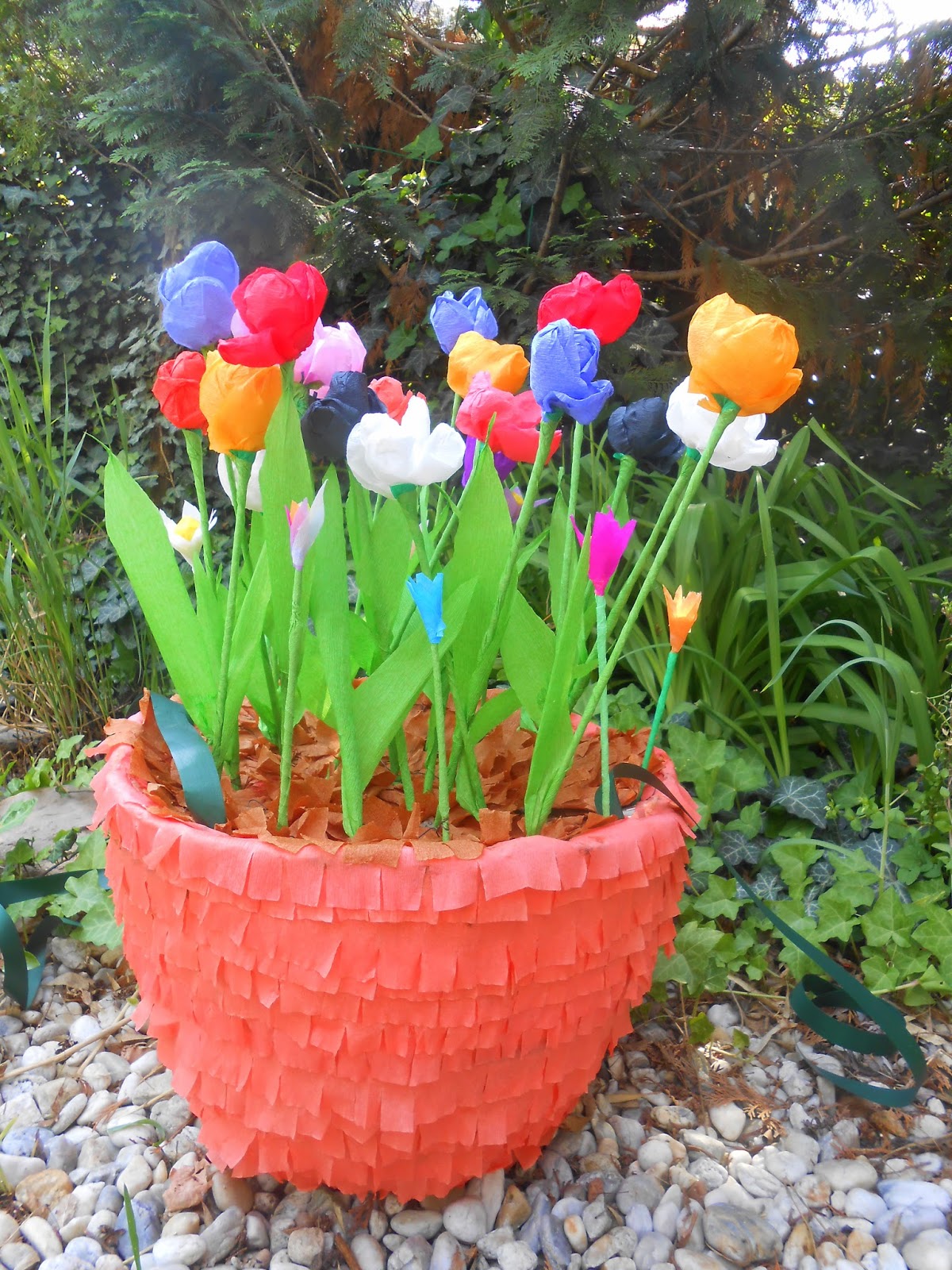 Pinata, Pinyáta, Pinata bulira, Égből hulló meglepetés: Egy cserép ...