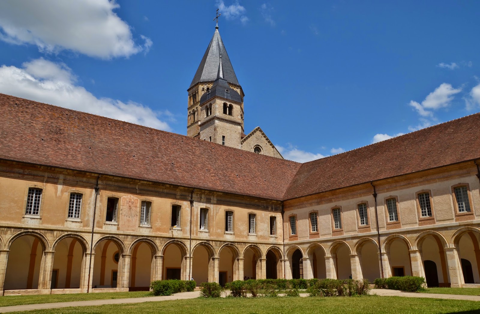 Par Monts et par Vaux - FRANCE - Année 2014: Cluny, capitale ...