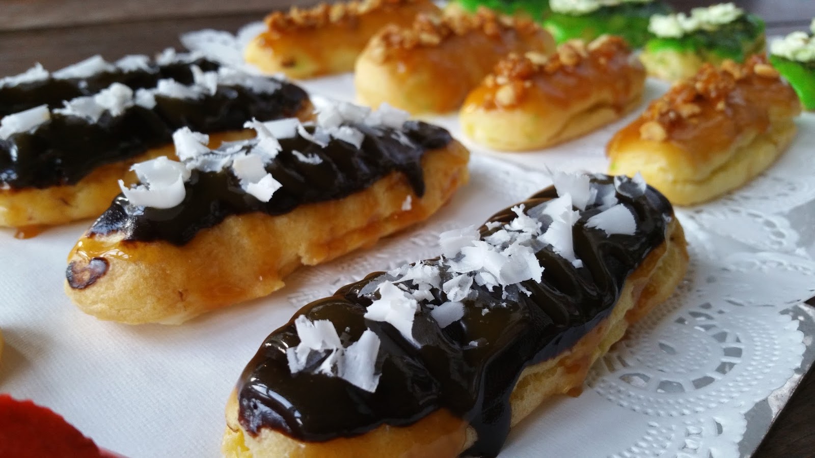 Jess-KITCHEN-Lab: Eclairs & Cream Puffs