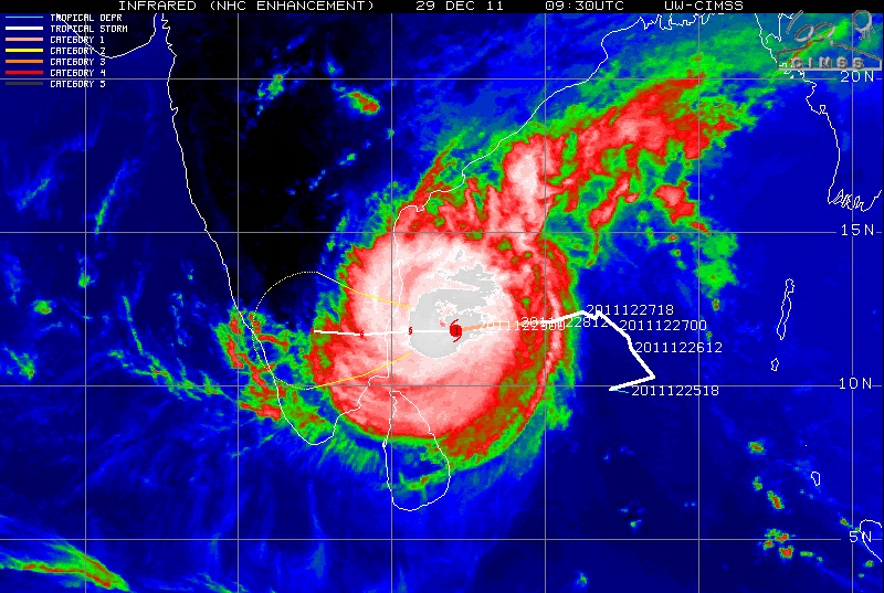Indian Weather Man (IWM): Cyclone "Thane" - NO sign of weakening yet ...