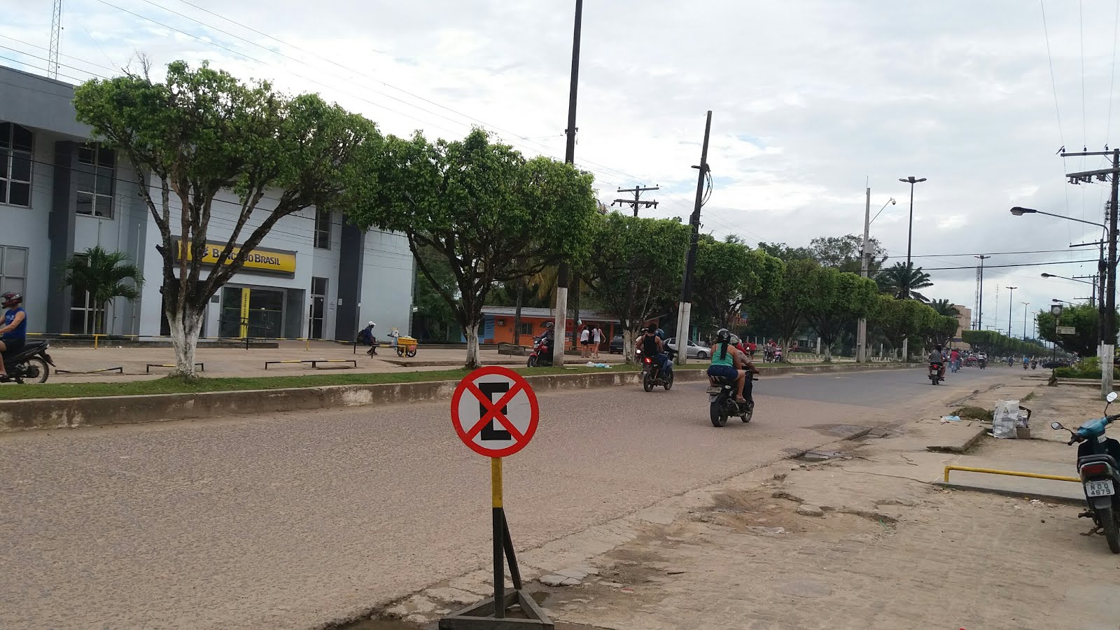 OLHANDO DA JANELA DO TREM: TABATINGA / AMAZONAS / BRAZIL (5.111 / 5.570 ...