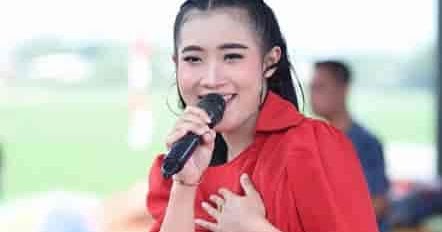 Biodata Yeni Inka Adella - Penyanyi Cantik asal Blora | Biografi Profil ...