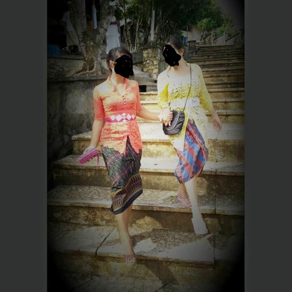 BUSANA ADAT BALI: MAKNA PAKAIAN ADA KE PURA ( PAKAIAN ADAT BALI)