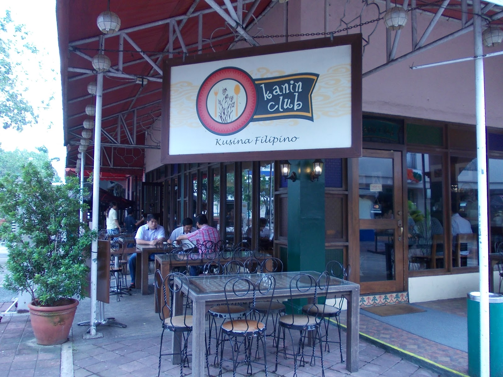 Lifestyle at 50's: Kanin Club at Paseo de Sta.Rosa, Laguna