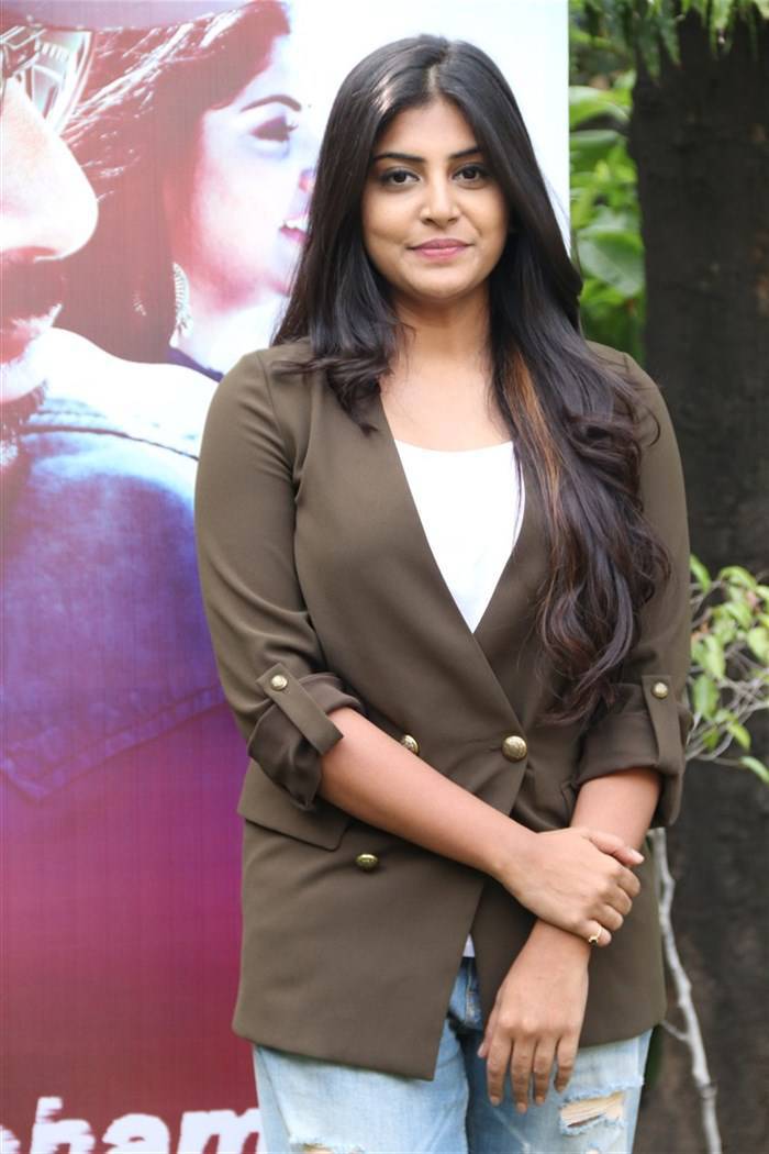 Manjima Mohan Latest Hot Glamourous Spicy PhotoShoot Images At Achcham ...