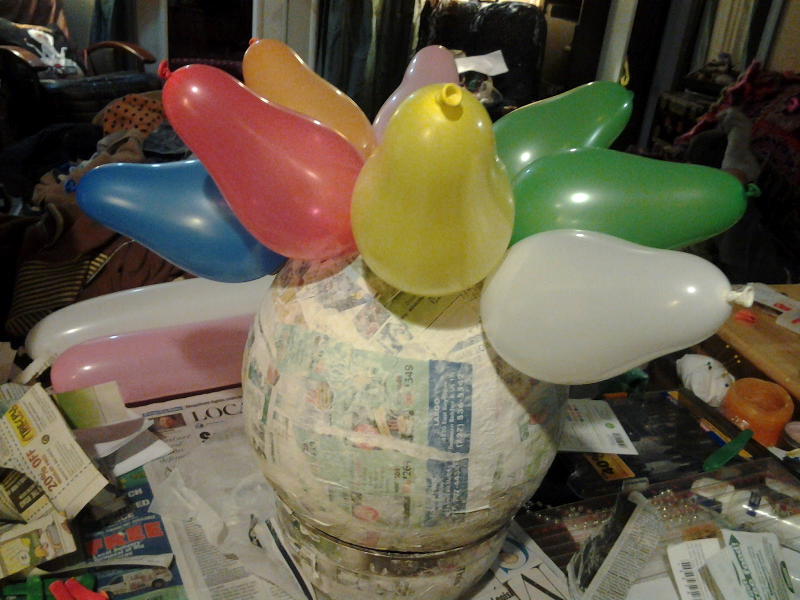 Mattyboo's Mind: How to make a PINATA!