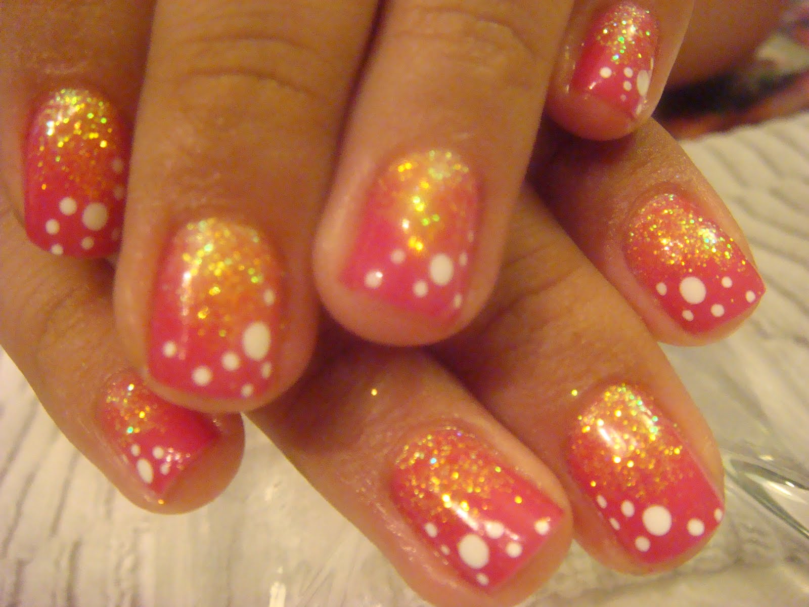 Nail Art: HAPPY NAILS