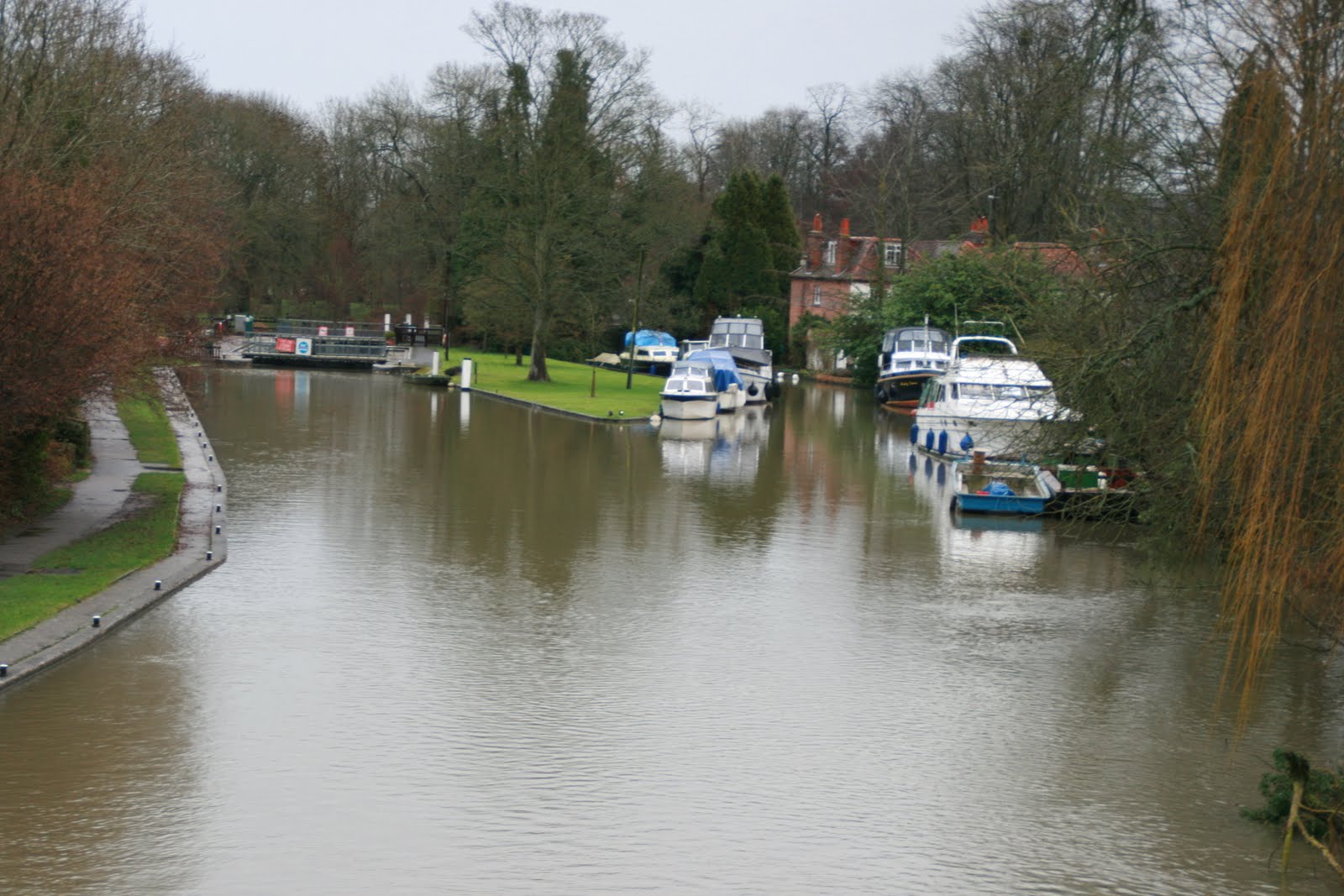 Narrow Boat Albert: Fast Stream at Hurley Lock, River Thames