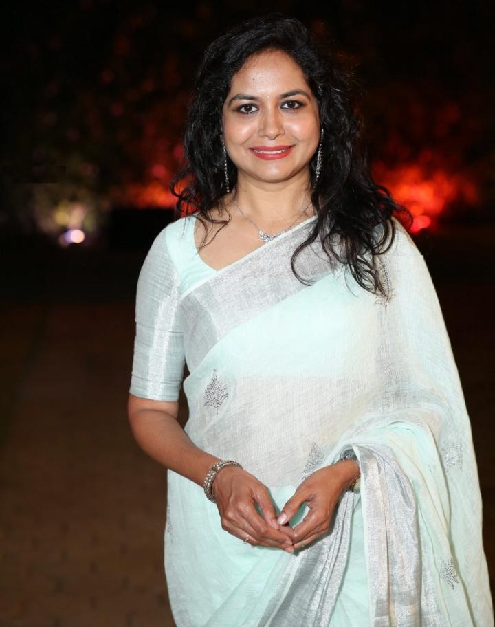 Indywood Academy Awards 2018 Hitex Singer Sunitha Navel Hip Show In Hot ...