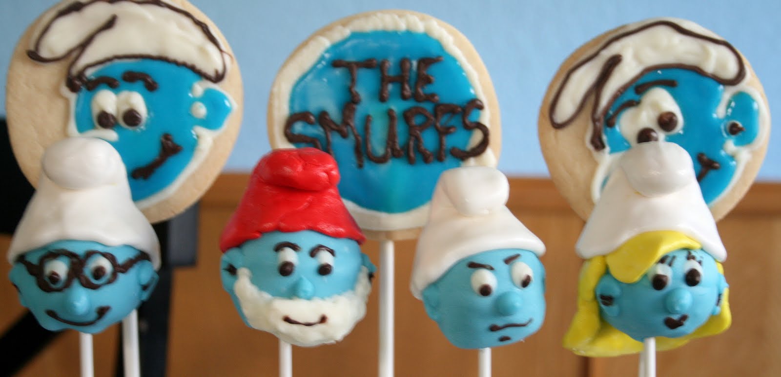 Candy Coated: Smurf Cake Pops and Cookies
