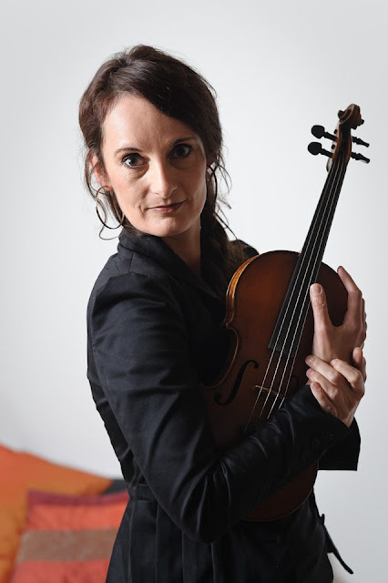 stan van houcke: Psychiater Esther van Fenema met 'Pitbull' Mark Koster