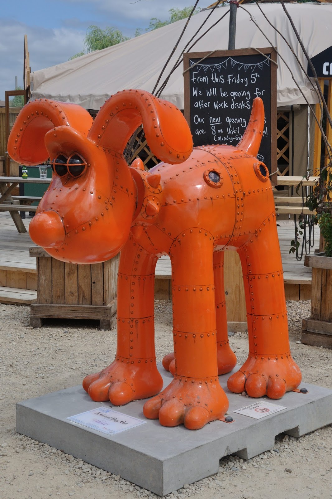 Things that make me go aagghh!: My search for Gromits around Bristol ...
